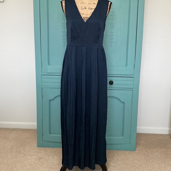 ICHI | Dresses | Ichi Pleated Navy Dress Deep V Front Keyhole Back Size ...